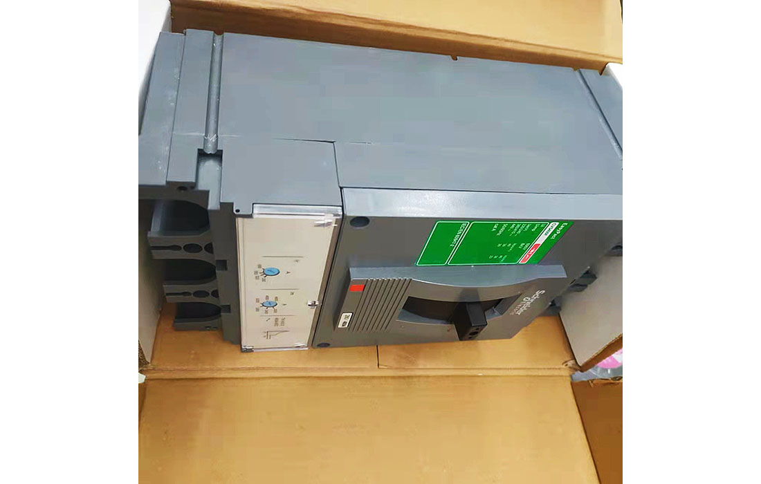 Schneider Electric EasyPact CVS400F 3P 400A Circuit Breaker