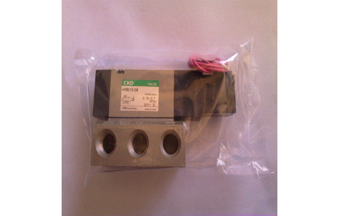 CKD 4KB210-08-AC220V Solenoid Valve