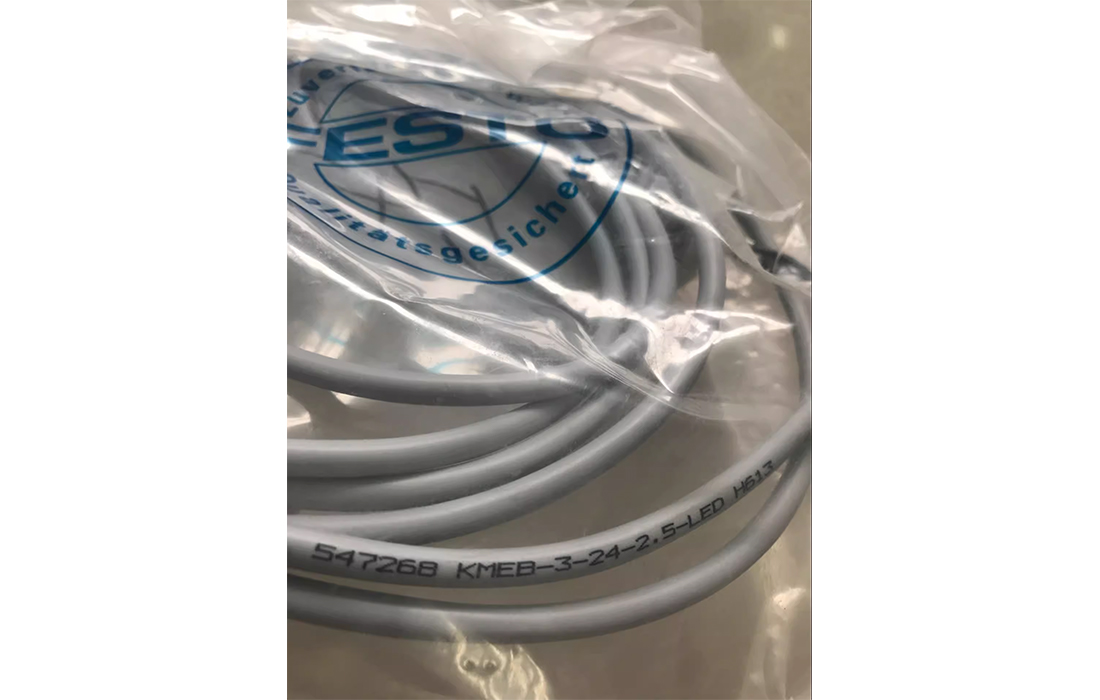 FESTO Plug Socket With Cable KMEB-3-24-2,5-LED 547268
