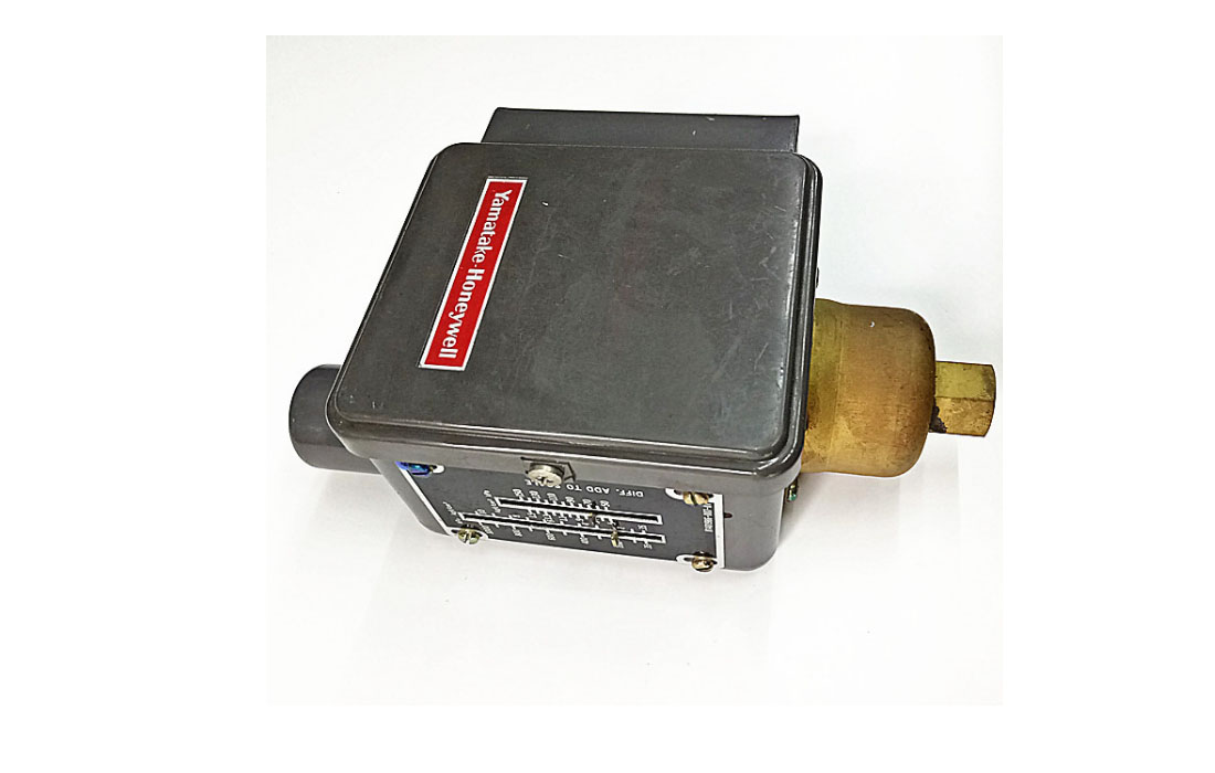 YAMATAKE/HONEYWELL Pressure Regulator L404F1342 (L404F208)